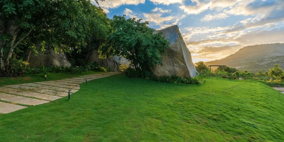 Large Estates Villa Plots in Nandi Hills | Villa Plots - The Estates